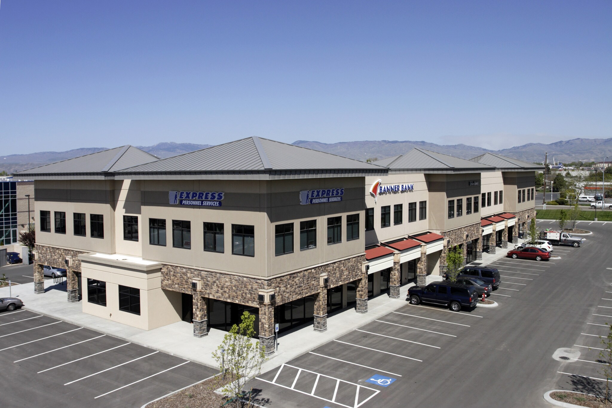 9050 W Overland Rd, Boise, ID 83709 - BlackEagle Plaza | LoopNet