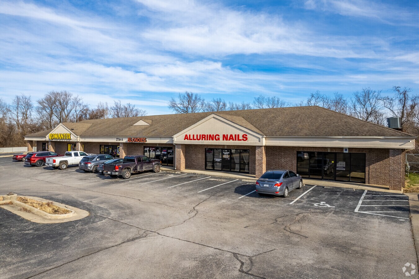 2734 N Kansas Expy, Springfield, MO 65803 - Golden Plaza | LoopNet