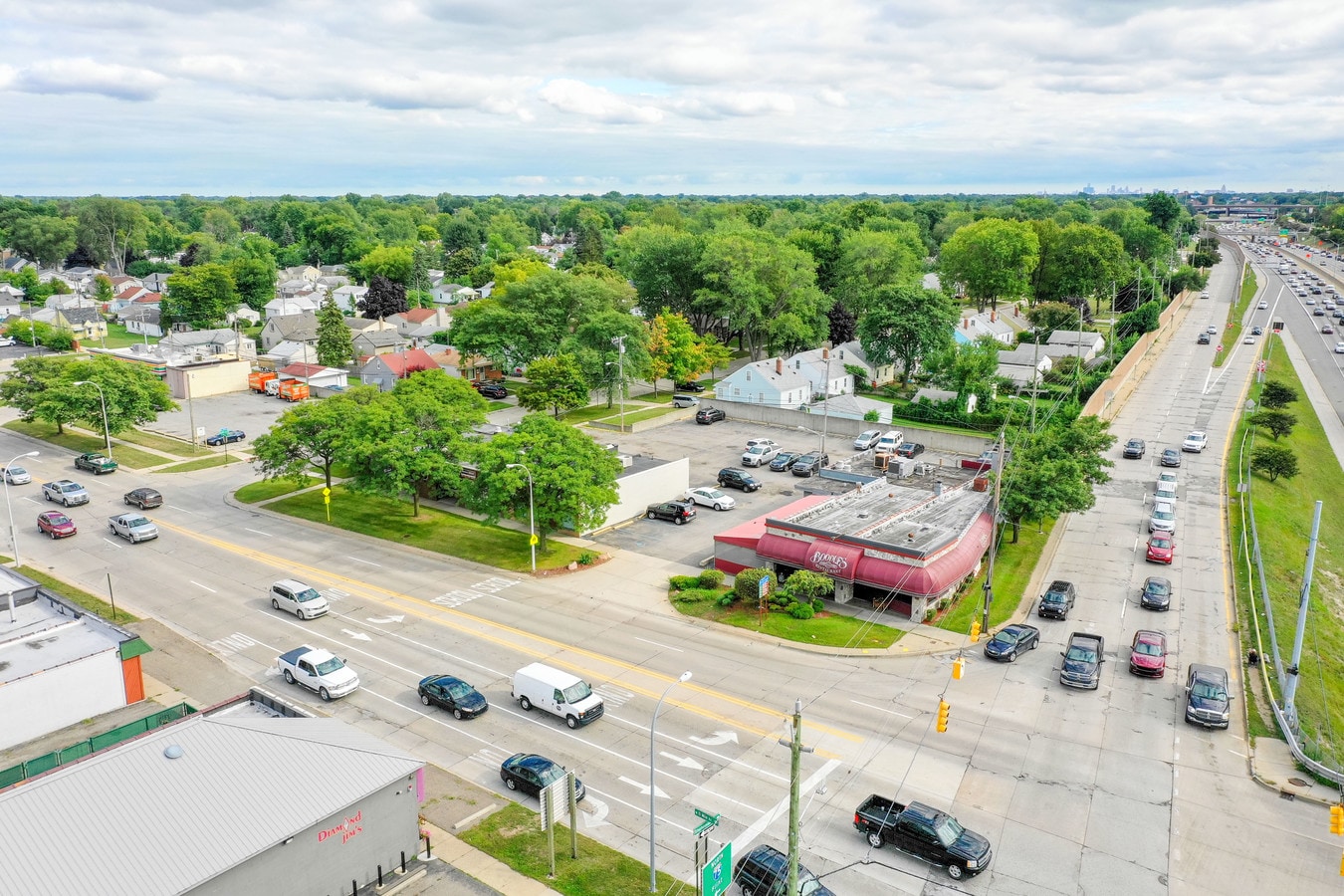 935 W 11 Mile Rd, Madison Heights, MI 48071 | LoopNet