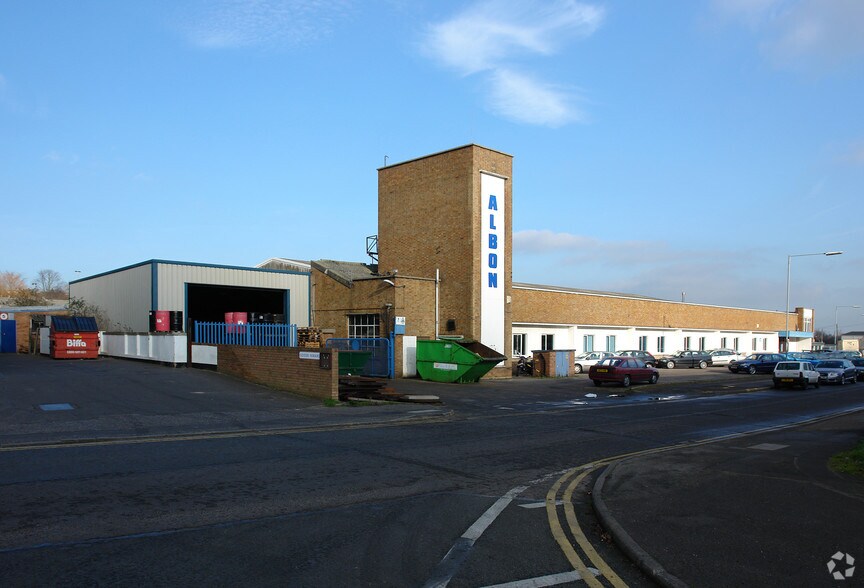 1-13A Brook Rd, Rayleigh, SS6 7XL - Industrial for Lease | LoopNet