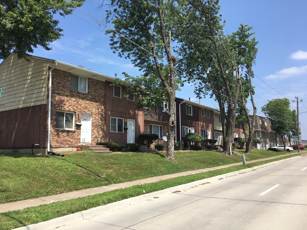 102-148 E 35th St, Davenport, IA 52806 | LoopNet