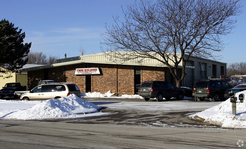 2500 Westward Dr, Spring Grove, IL 60081 | LoopNet