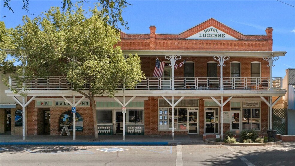 321 W D St, Lemoore, CA 93245 - Retail for Sale | LoopNet