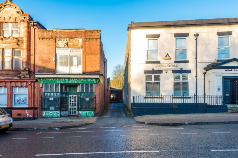 94 Standishgate, Wigan, WN1 1XA | LoopNet