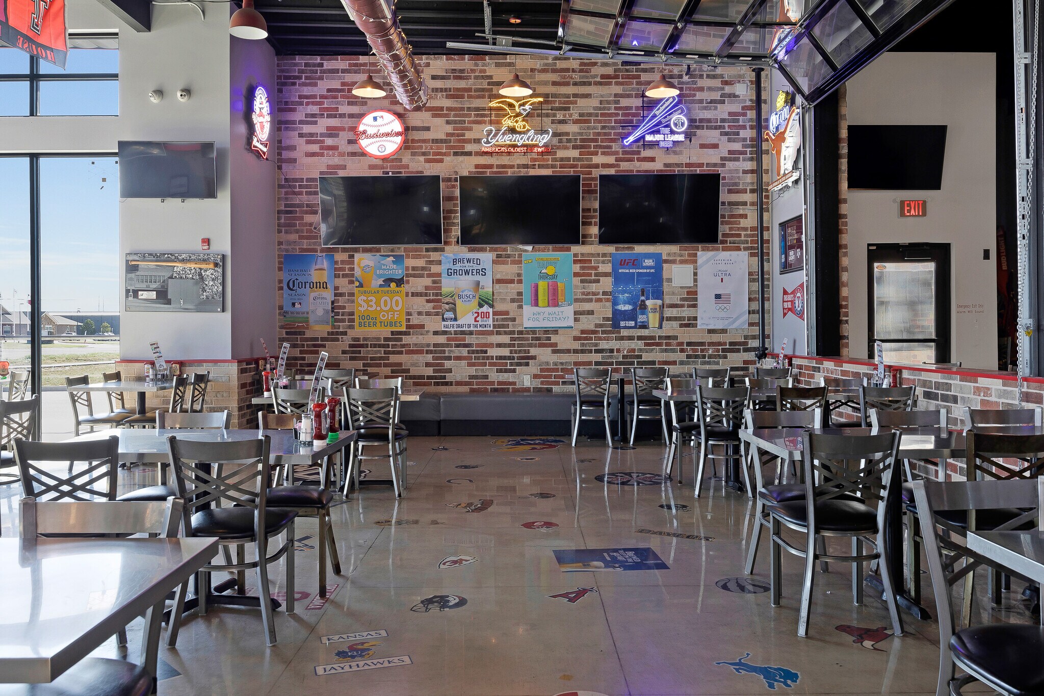 7609 Hillside Rd, Amarillo, TX 79119 - House Divided Restaurant & Sports Bar | LoopNet