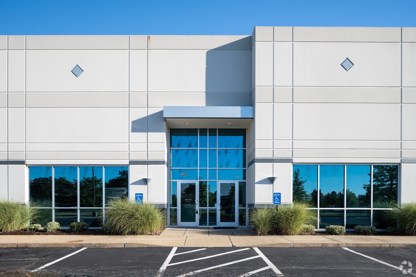 516-536 Trade Center Blvd, Chesterfield, MO 63005 | LoopNet