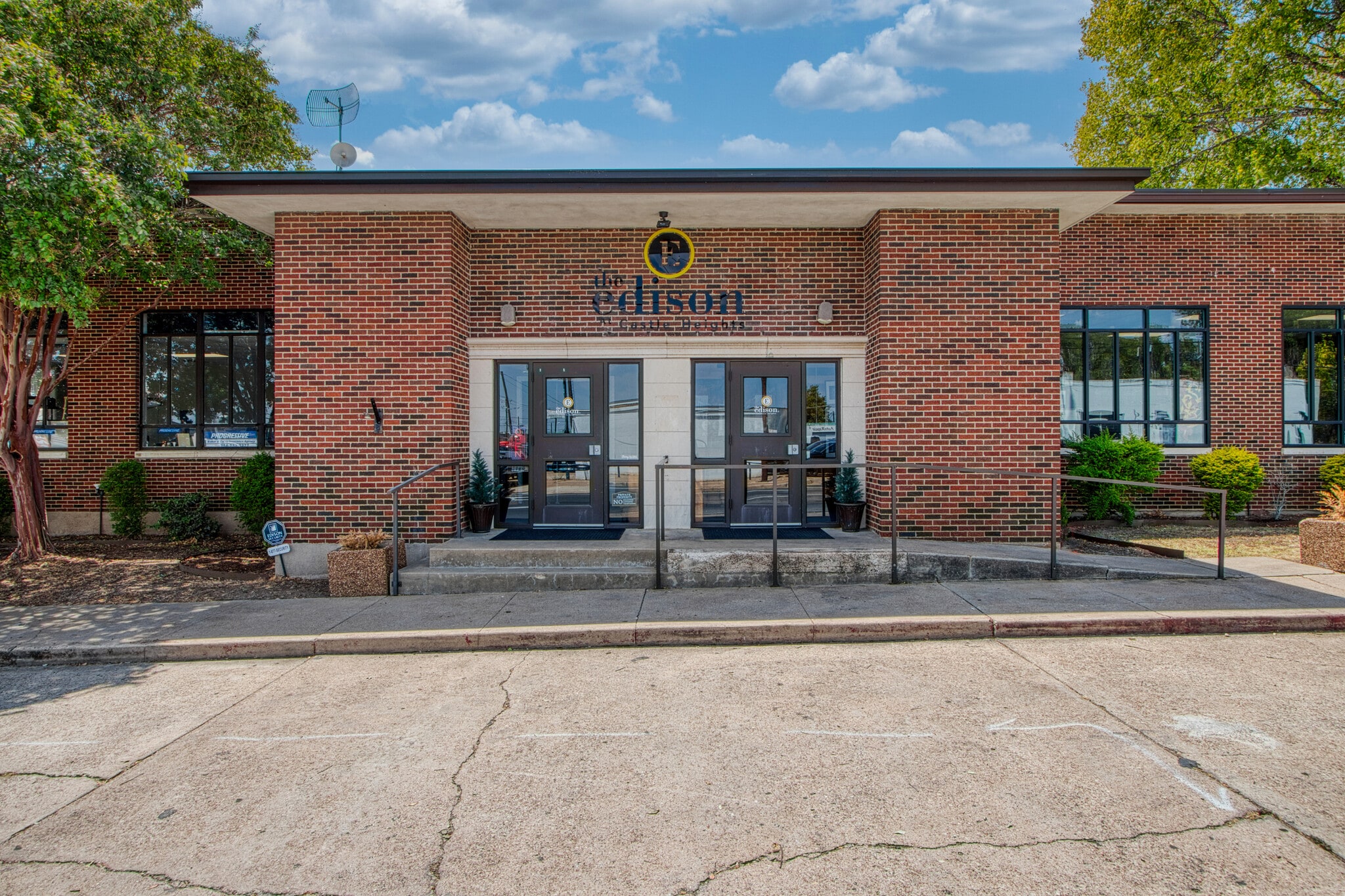 2601 Franklin Ave, Waco, TX 76710 - Flex for Sale | LoopNet 2601 Franklin Ave, Waco, TX 76710 - Flex for Sale | LoopNet