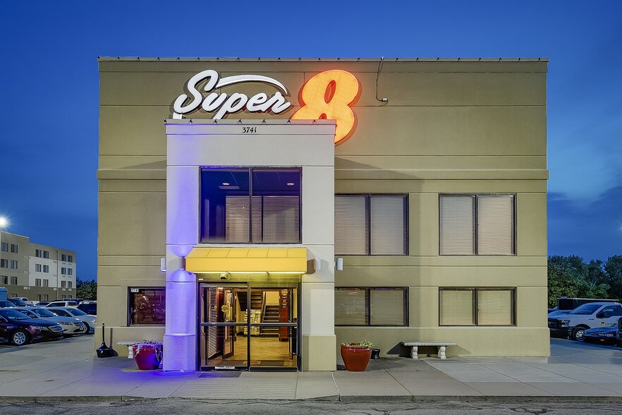 3741 N Rock Rd, Wichita, KS 67226 - Super 8 Wichita North | LoopNet