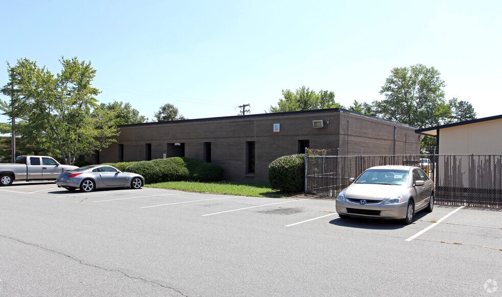 8430 N Tryon St, Charlotte, NC 28262 | LoopNet