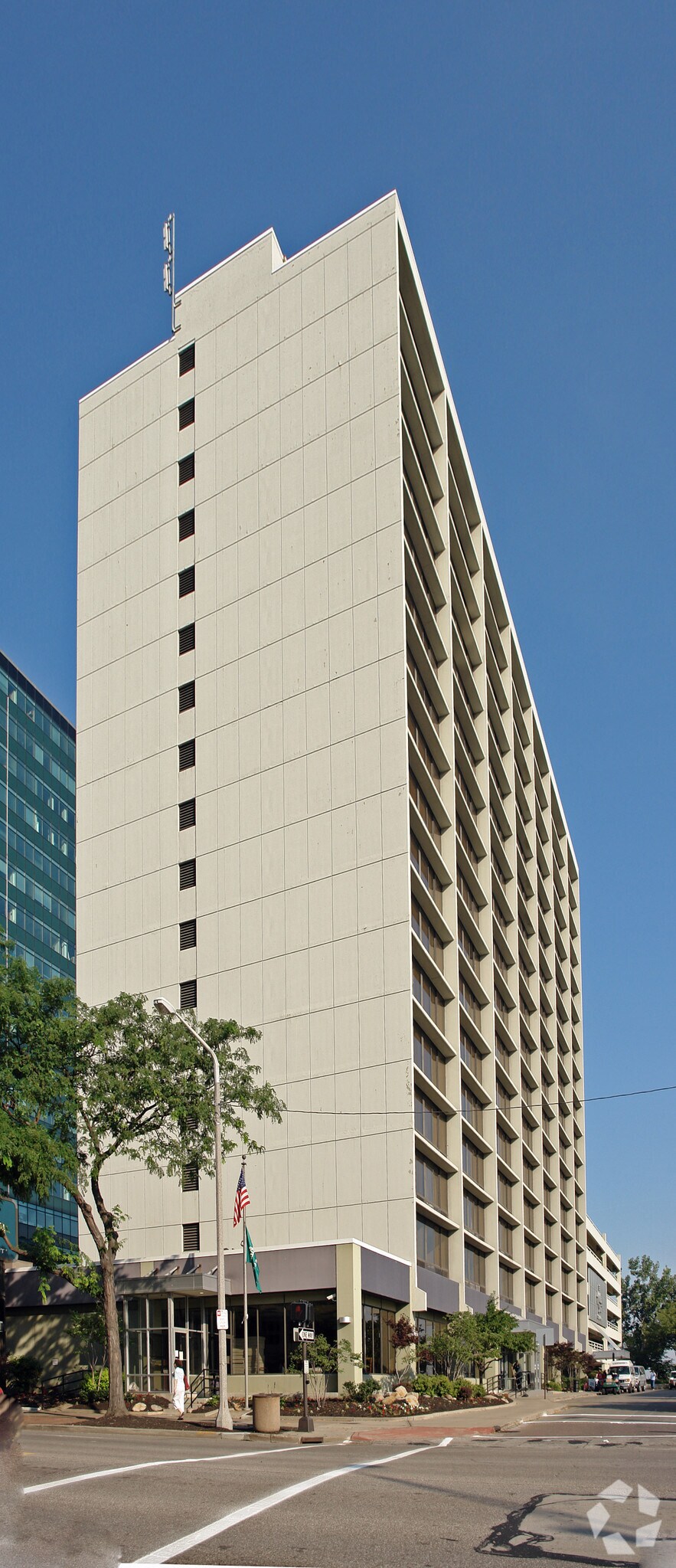 1111 Lakeside Ave E, Cleveland, OH 44114 - DoubleTree by Hilton | LoopNet