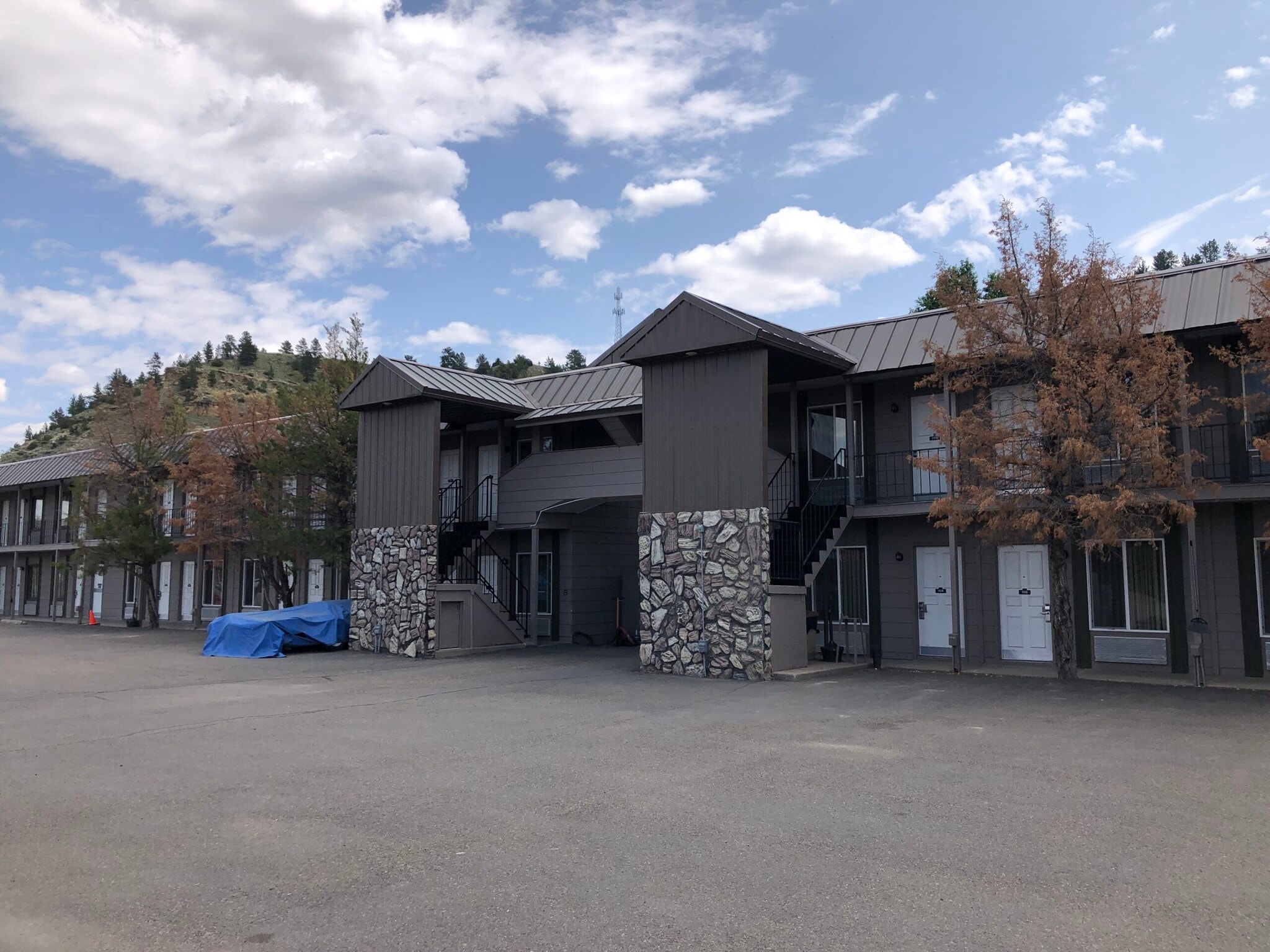 1018 Front St, Forsyth, MT 59327 - The Sundowner Inn | LoopNet