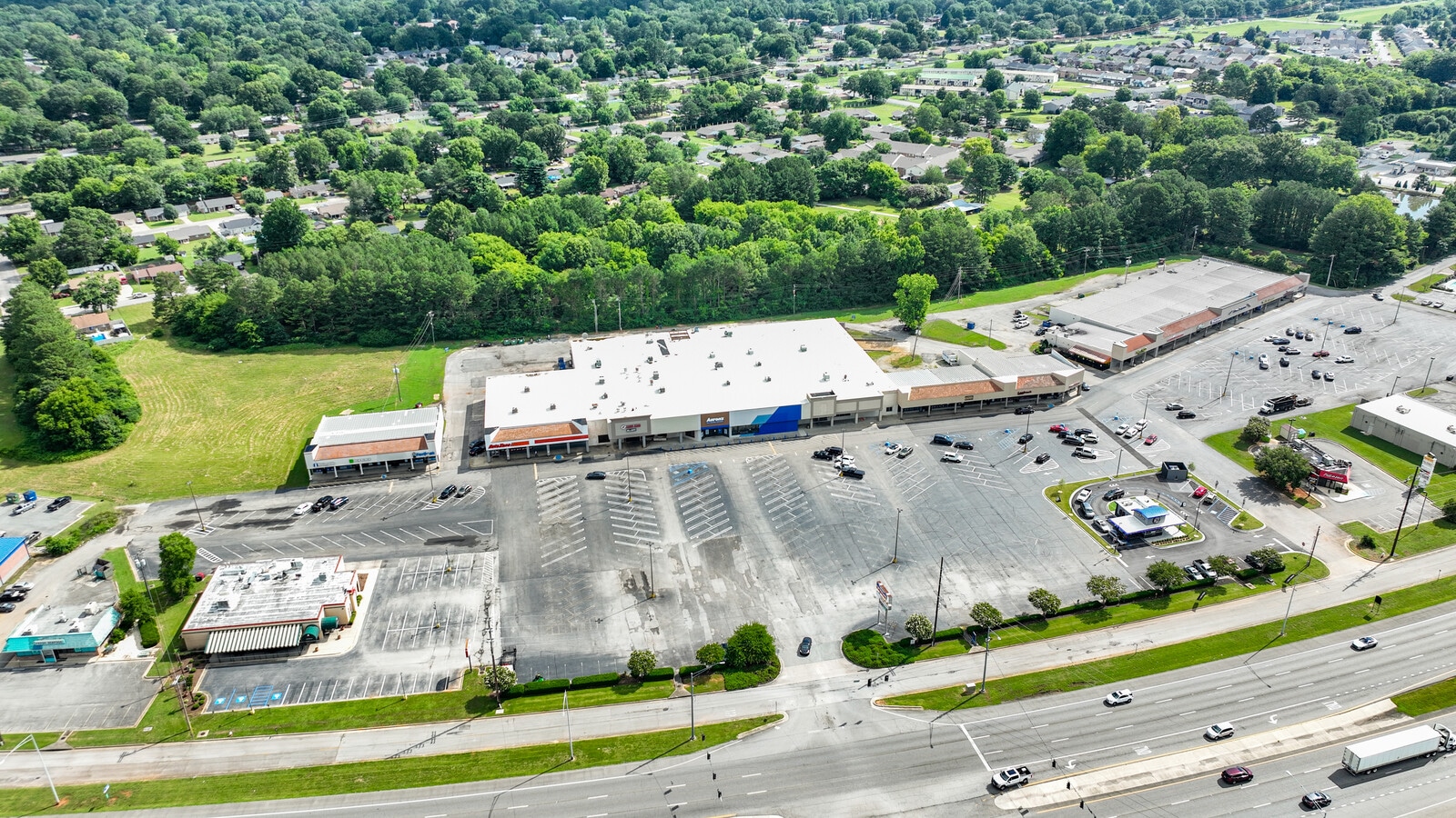 1000 Beltline Rd, Decatur, AL 35602 - Plumtree Shopping Center | LoopNet