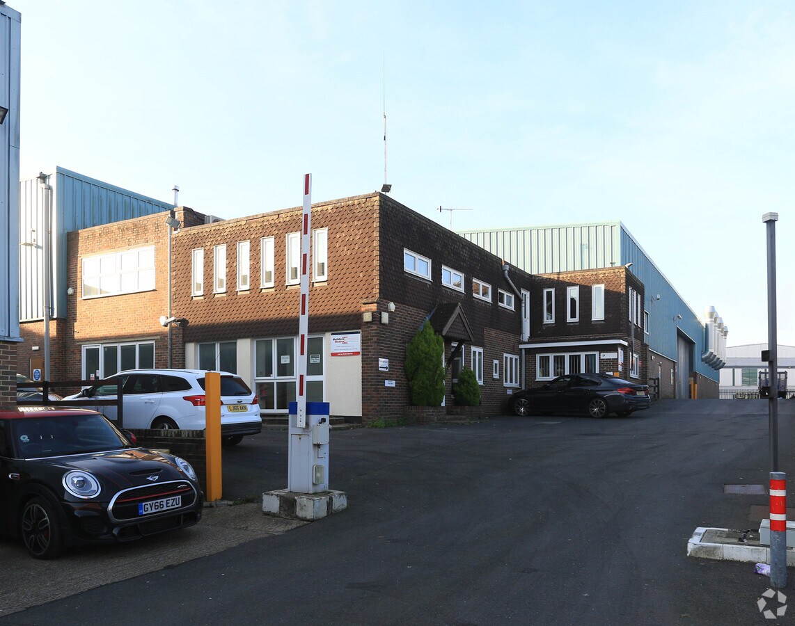 4 Rutherford Way, Crawley, RH10 2PB | LoopNet