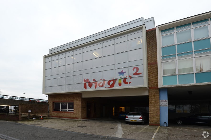 4 Shakespeare Rd, London, N3 1XE | LoopNet