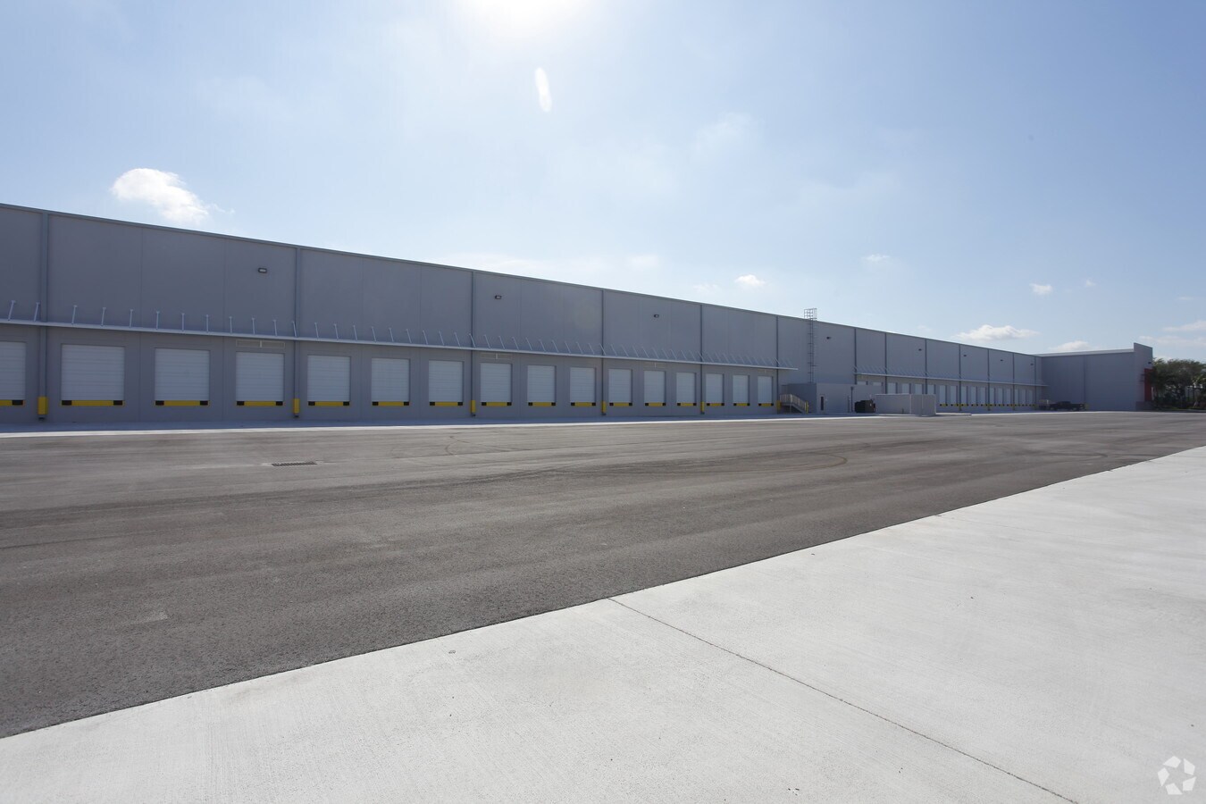 8303 NW 27th St, Miami, FL 33122 - Transal Logistics Center | LoopNet