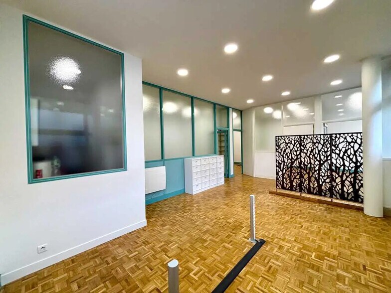 904 SF - Office for Lease - 75020 Paris | LoopNet