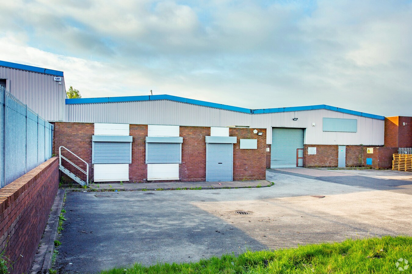 Vigo Pl, Walsall, WMD WS9 8UG | LoopNet