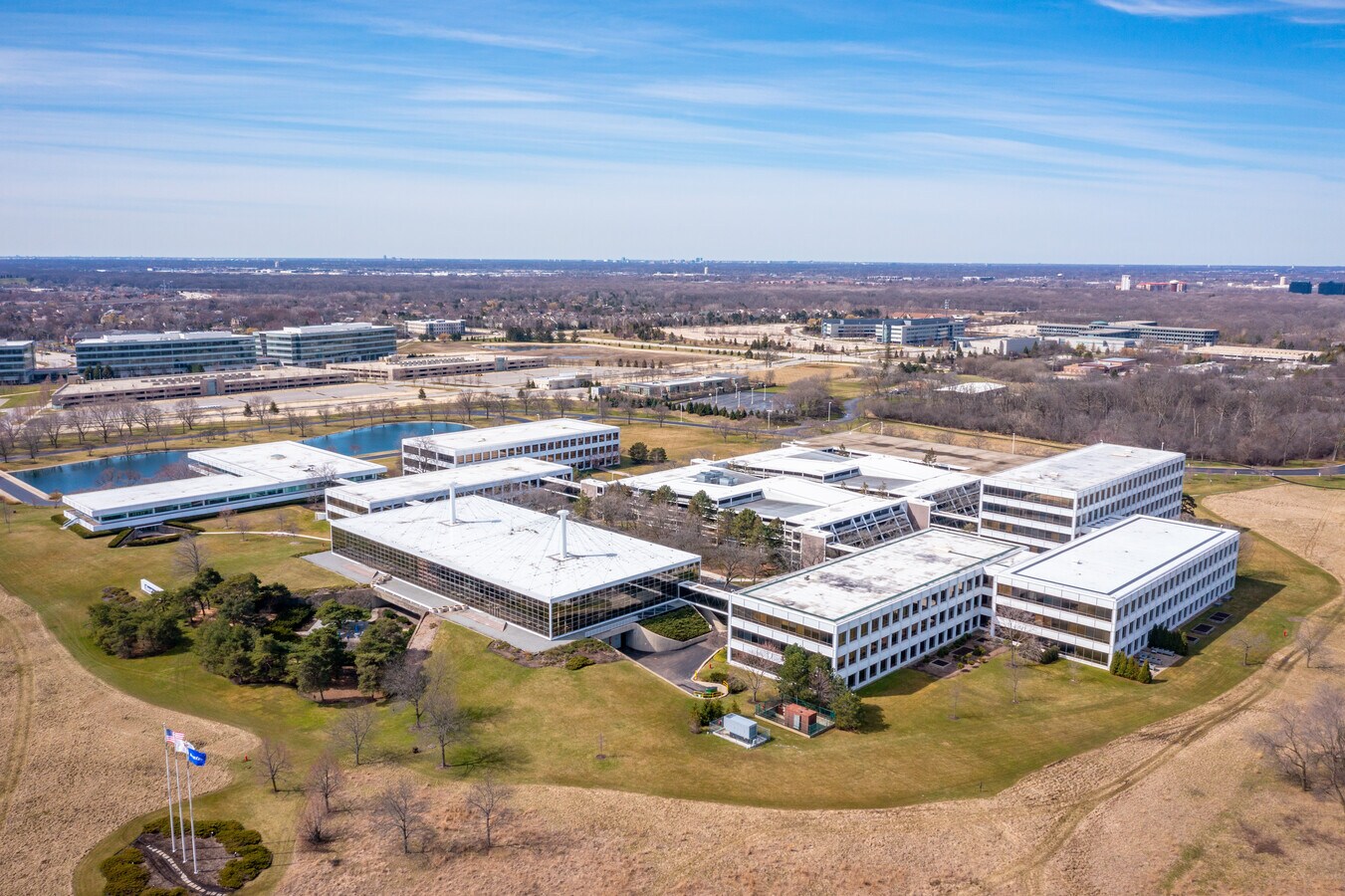 1 Baxter Pky, Deerfield, IL 60015 | LoopNet