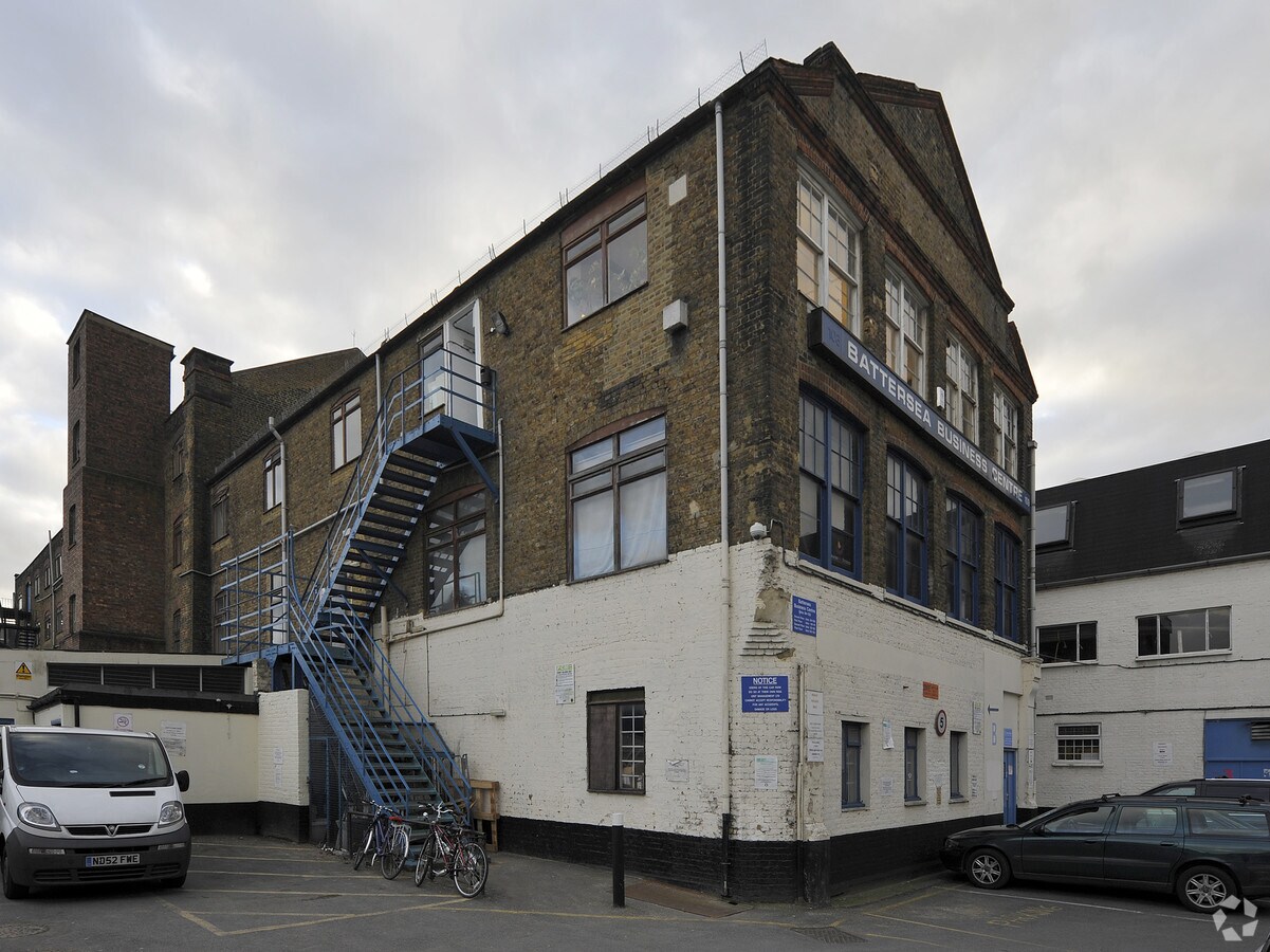 99-109 Lavender Hl, London, SW11 5QL | LoopNet