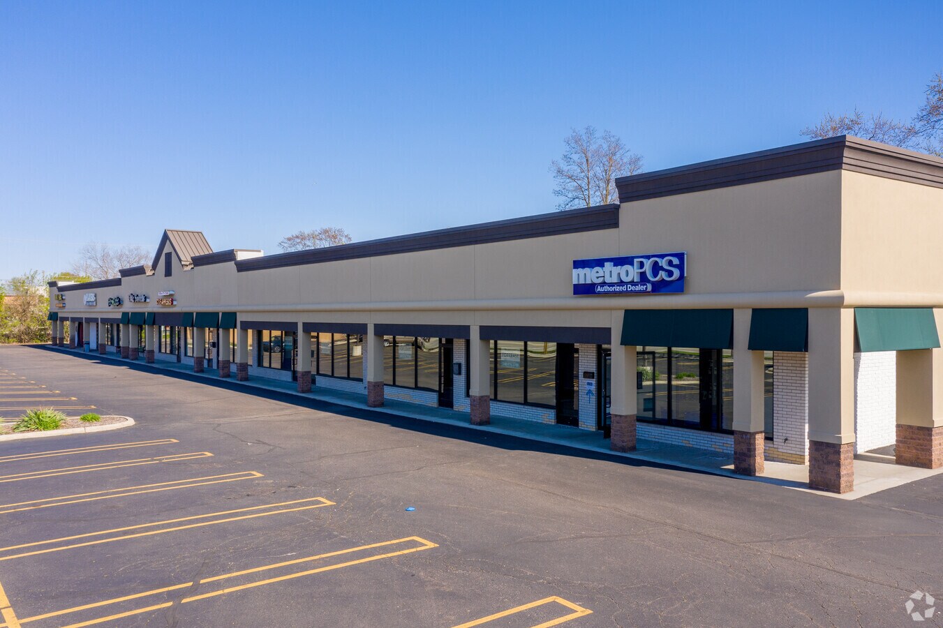 33459-33485 W 8 Mile Rd, Livonia, MI 48152 | LoopNet