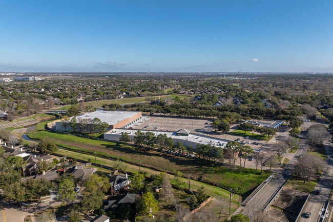 CBRE - Houston Commercial Listings & Brokers | LoopNet
