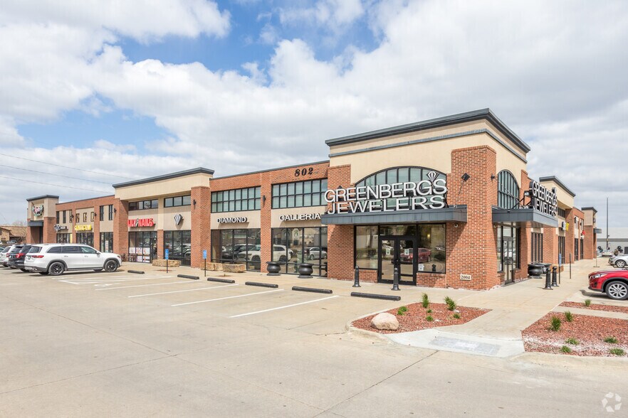 802 SE Oralabor Rd, Ankeny, IA 50021 | LoopNet