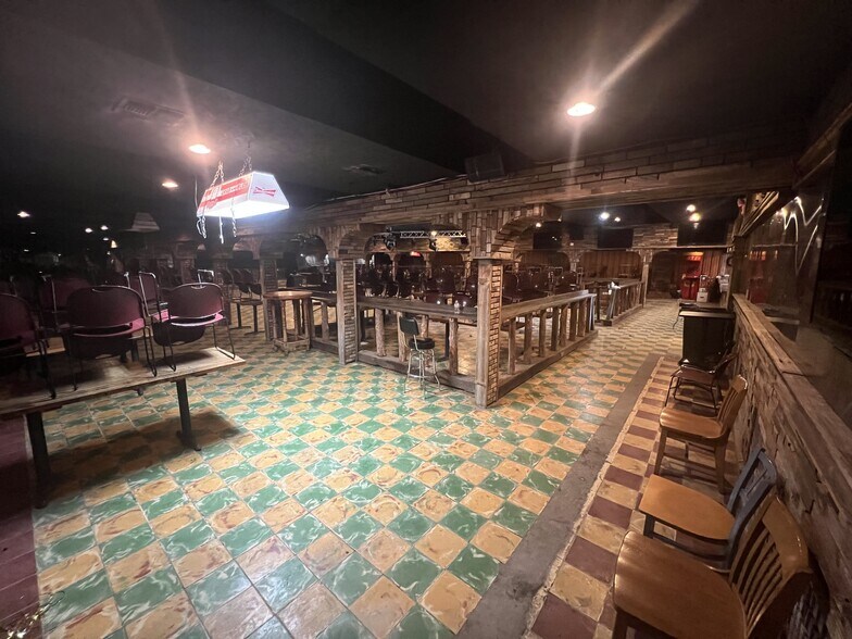 411 E Magnolia St, Mathis, TX 78368 - 8000SF Event Center w/ Bar on 2.6 ...