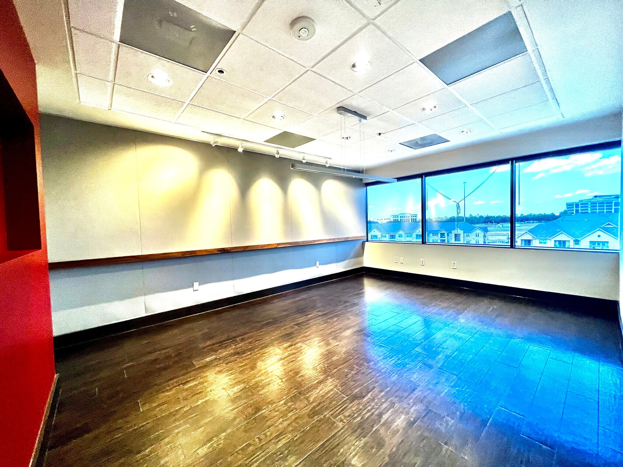 1431 Greenway Dr, Irving, TX 75038 - The Embassy | LoopNet