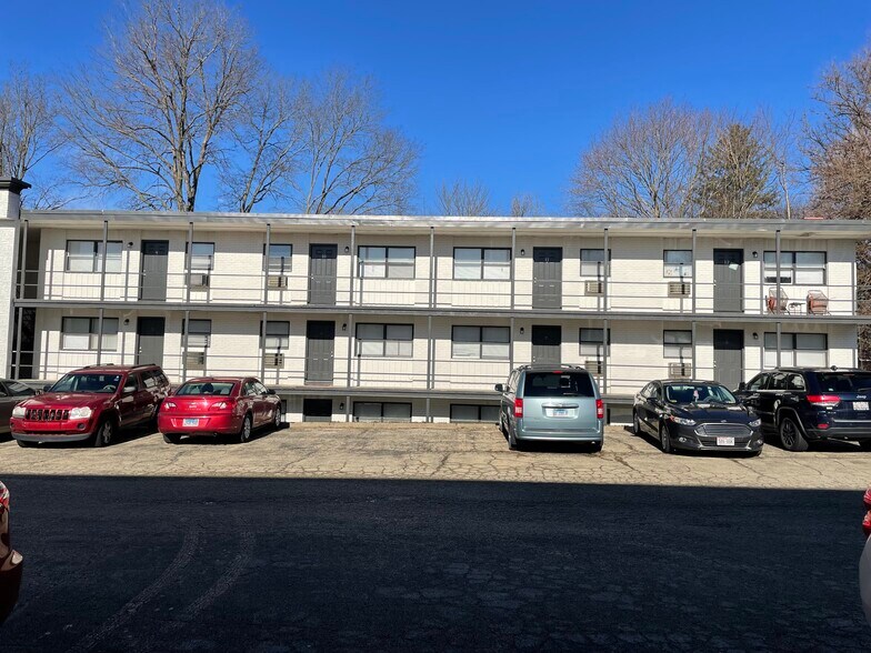 913 4th St, Charleston, IL 61920 - 4th Street Apartments | LoopNet