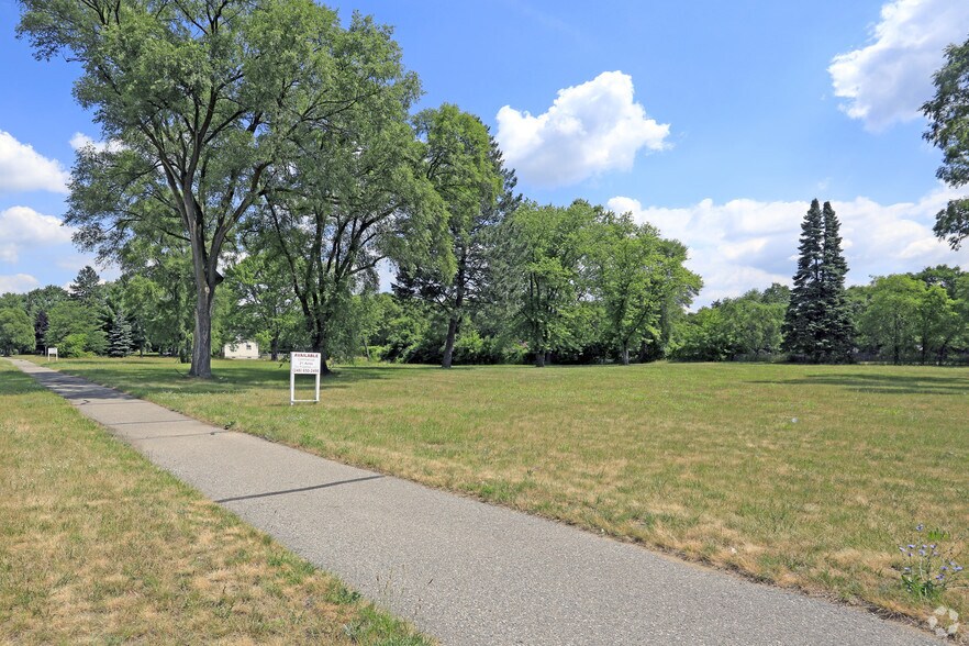 2871-2887 John R Rd, Rochester, MI 48307 - 9114987 | LoopNet