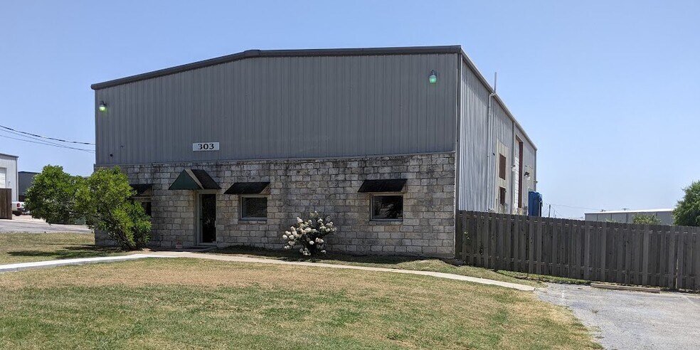 303 Commercial Dr, Buda, TX 78610 | LoopNet