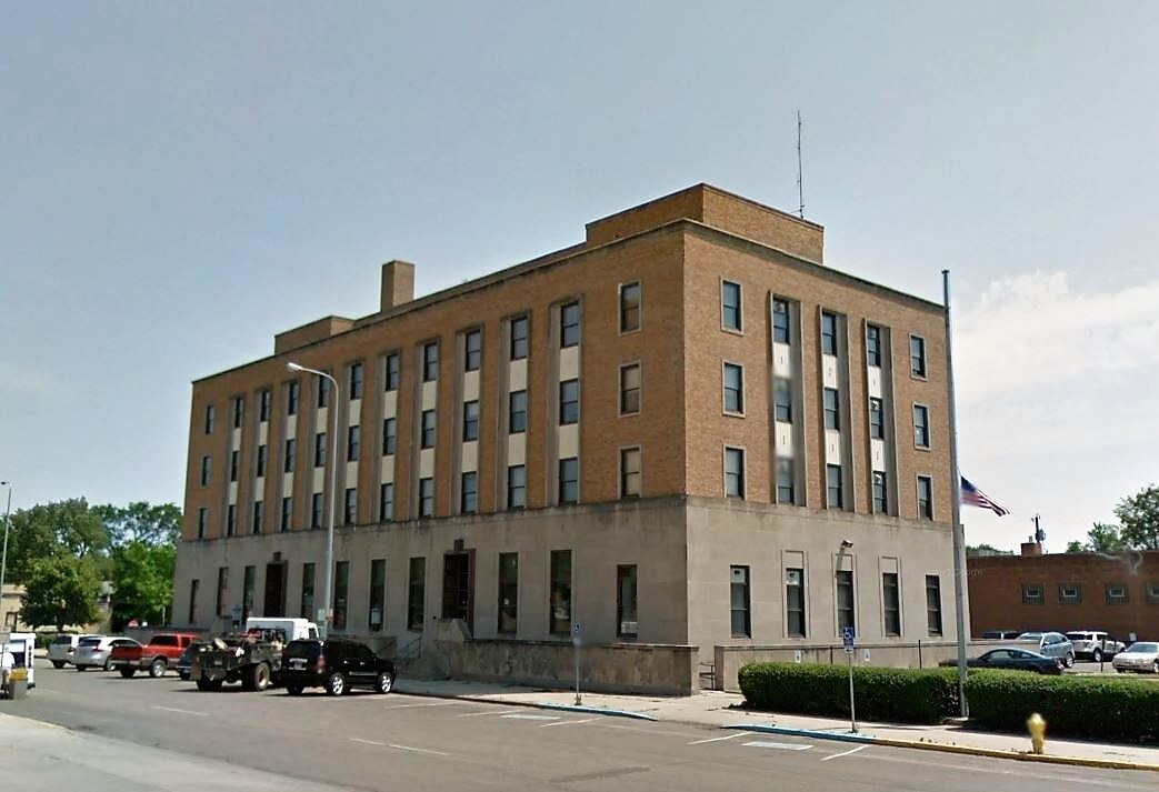 102 4th Ave SE, Aberdeen, SD 57401 | LoopNet