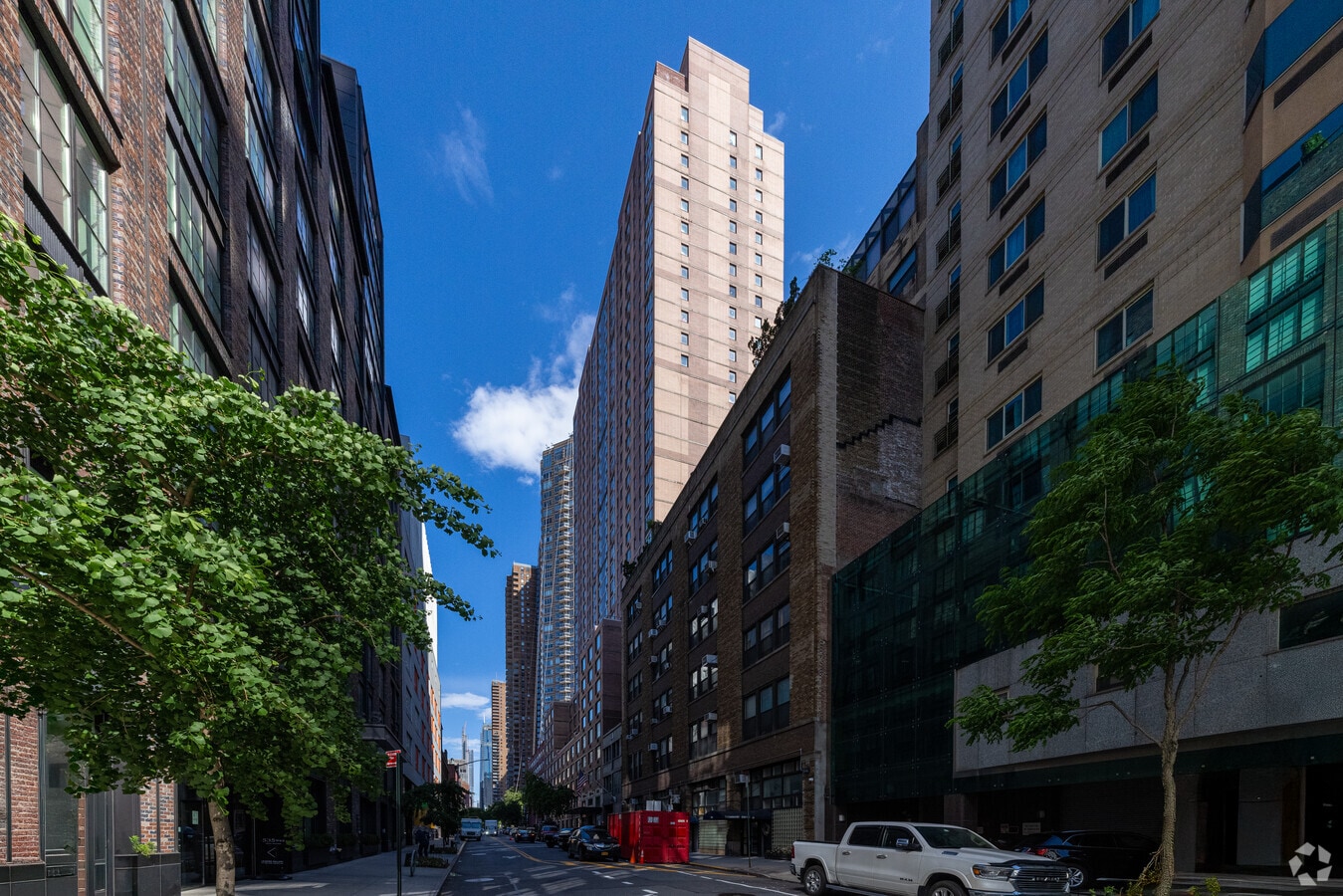 520 W 43rd St, New York, NY 10036 | LoopNet