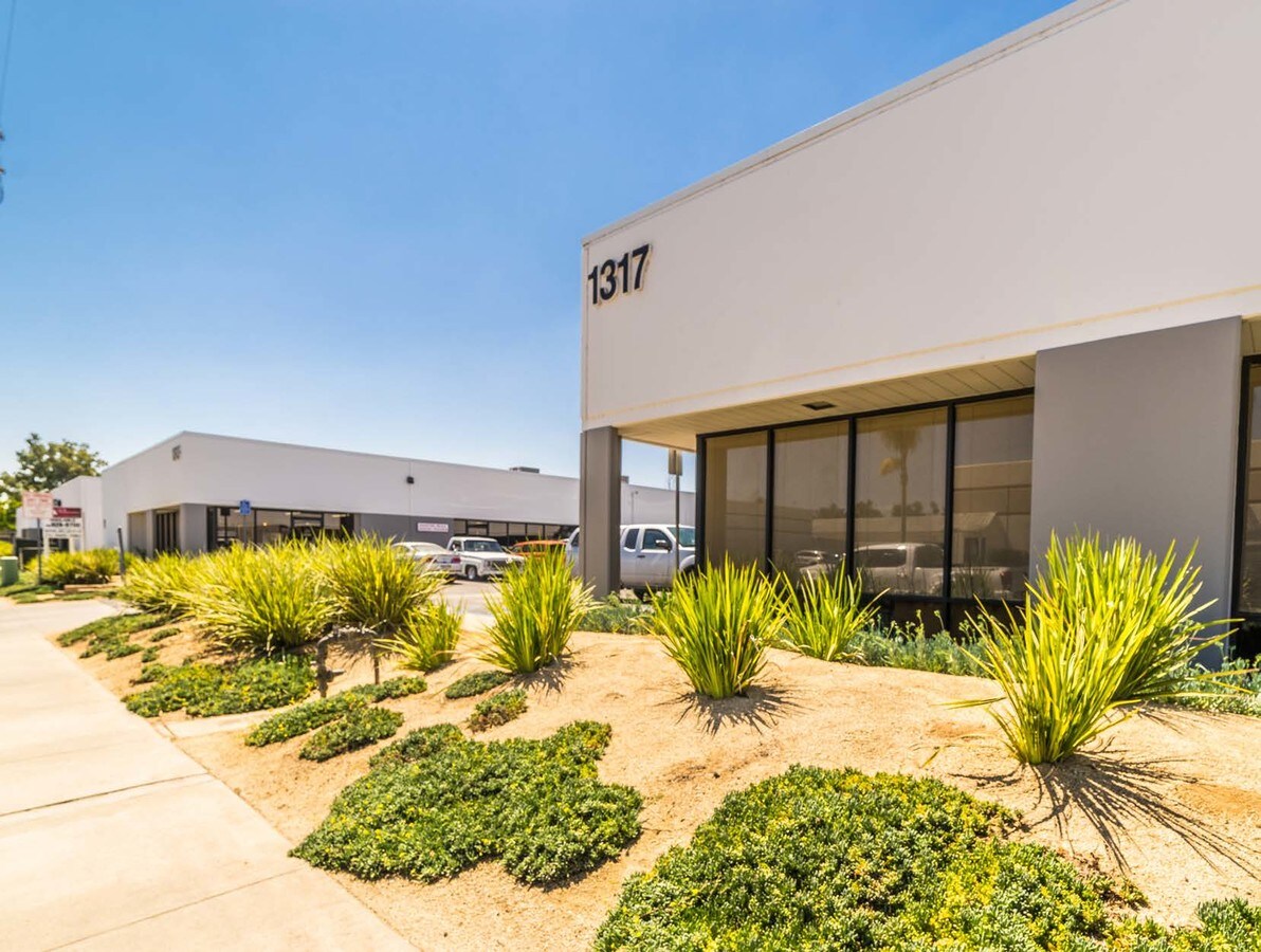 1305 Simpson Way, Escondido, CA 92029 - Simpson Business Park | LoopNet