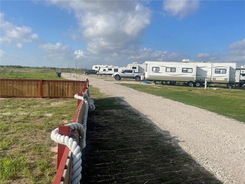 369 Rattlesnake Point Rd, Rockport, TX 78382 - MAMAWSRV.COM | LoopNet