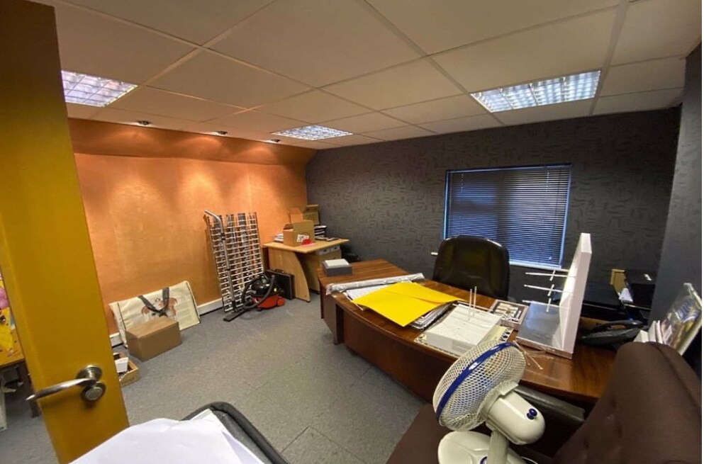 38 High St, Madeley, TF7 5AS | LoopNet