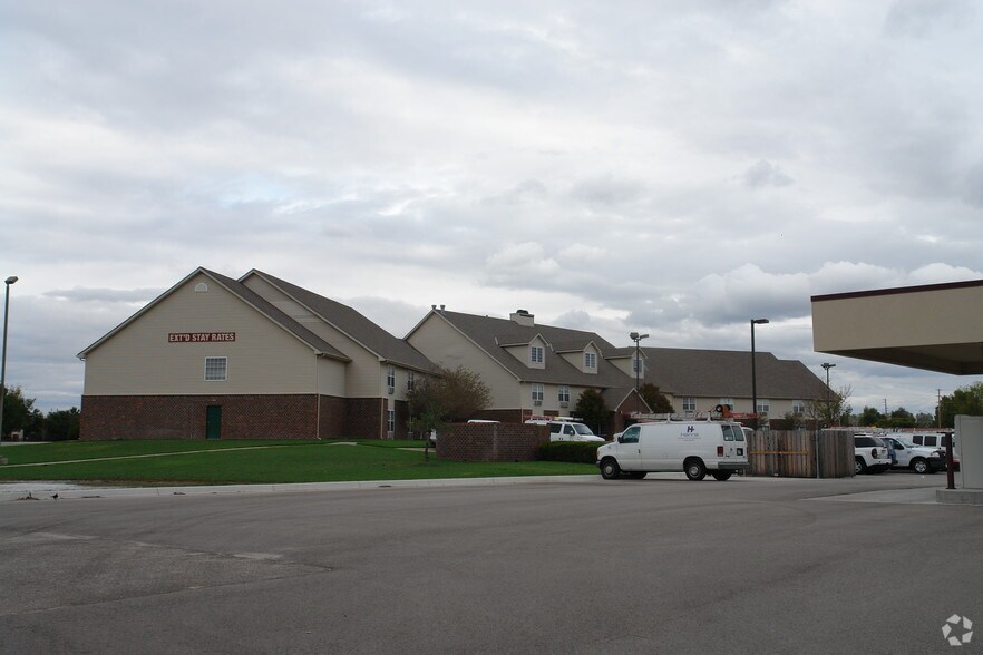 2405 N Ridge Rd, Wichita, KS 67205 | LoopNet