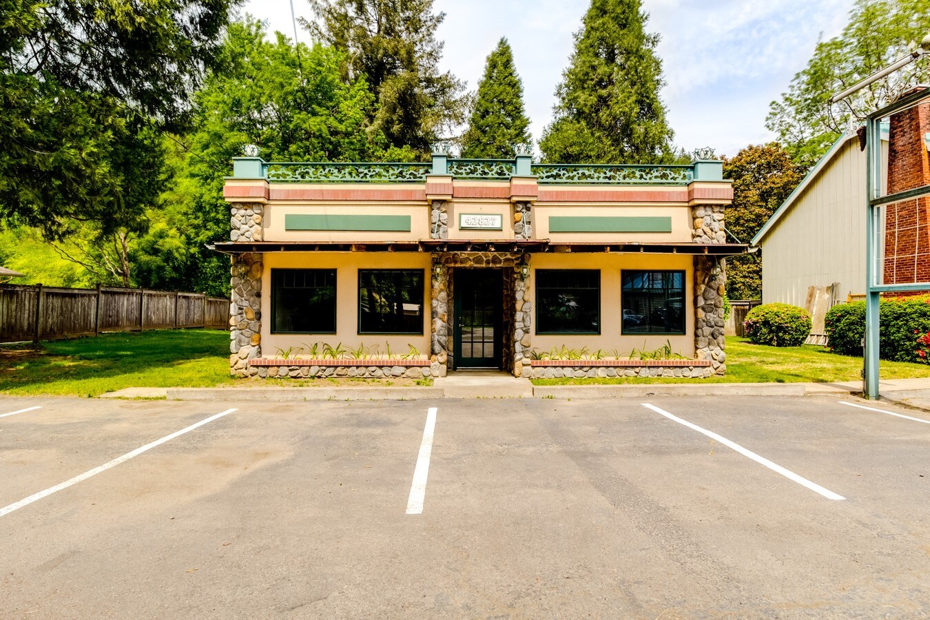 42827 McKenzie Hwy, Leaburg, OR 97489 | LoopNet