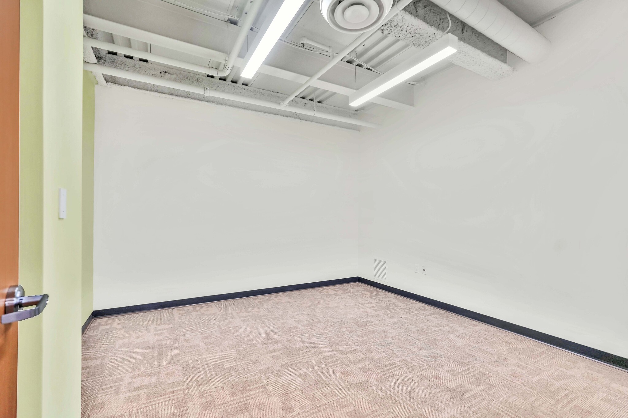 2100 Travis St, Houston, TX 77002 - Central Square | LoopNet