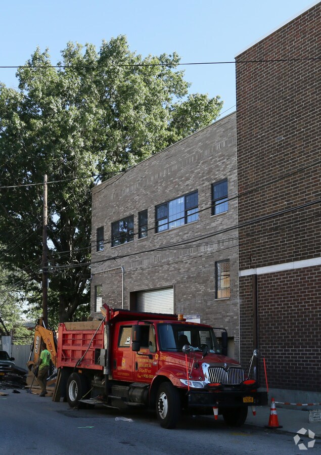 58-19 58th Pl, Maspeth, NY 11378 | LoopNet