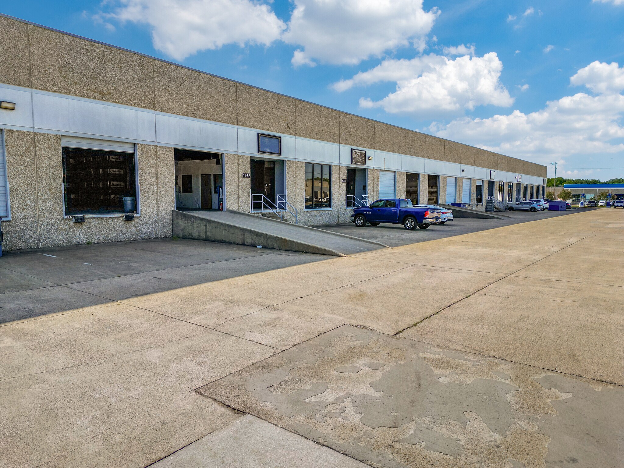 1922-1938 N Great Southwest Pky, Grand Prairie, TX 75050 - Industrial for Lease | LoopNet