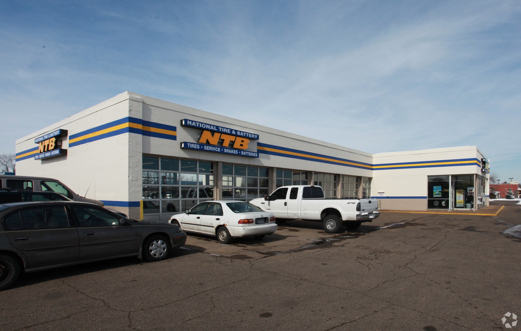 5501 N Xerxes Ave, Minneapolis, MN 55430 | LoopNet