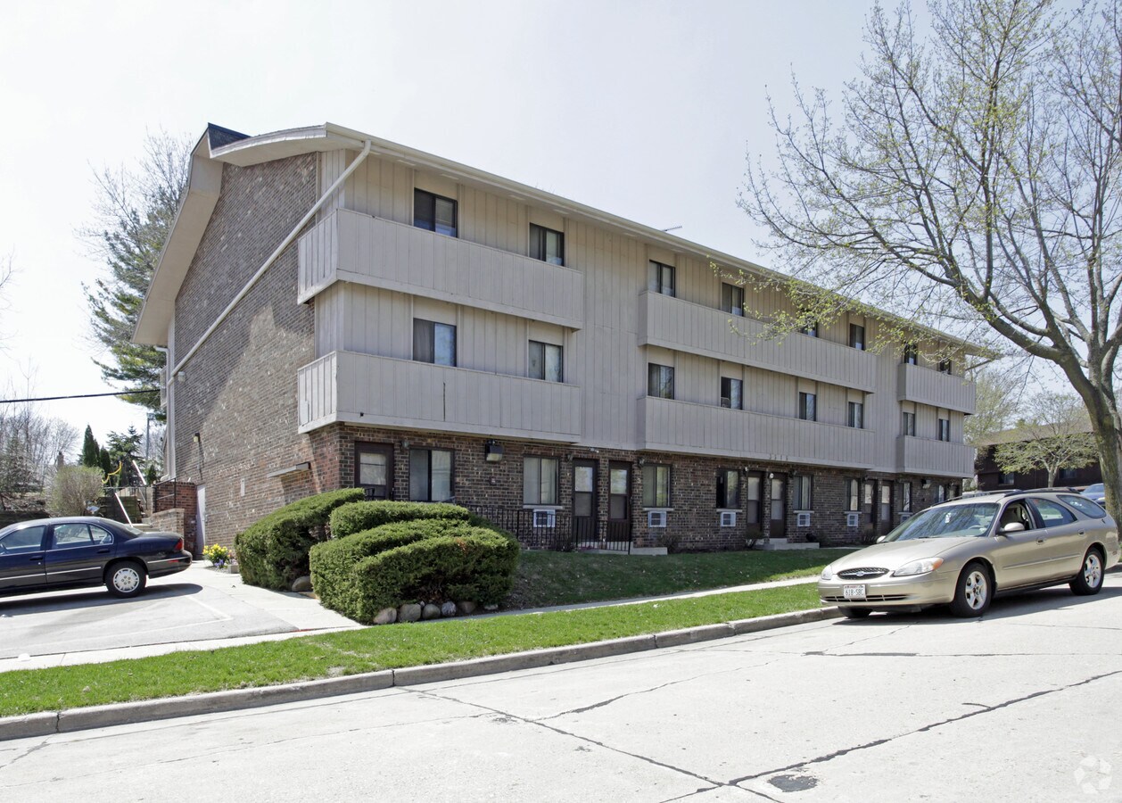 3515 E Tesch Ave, Saint Francis, WI 53235 | LoopNet