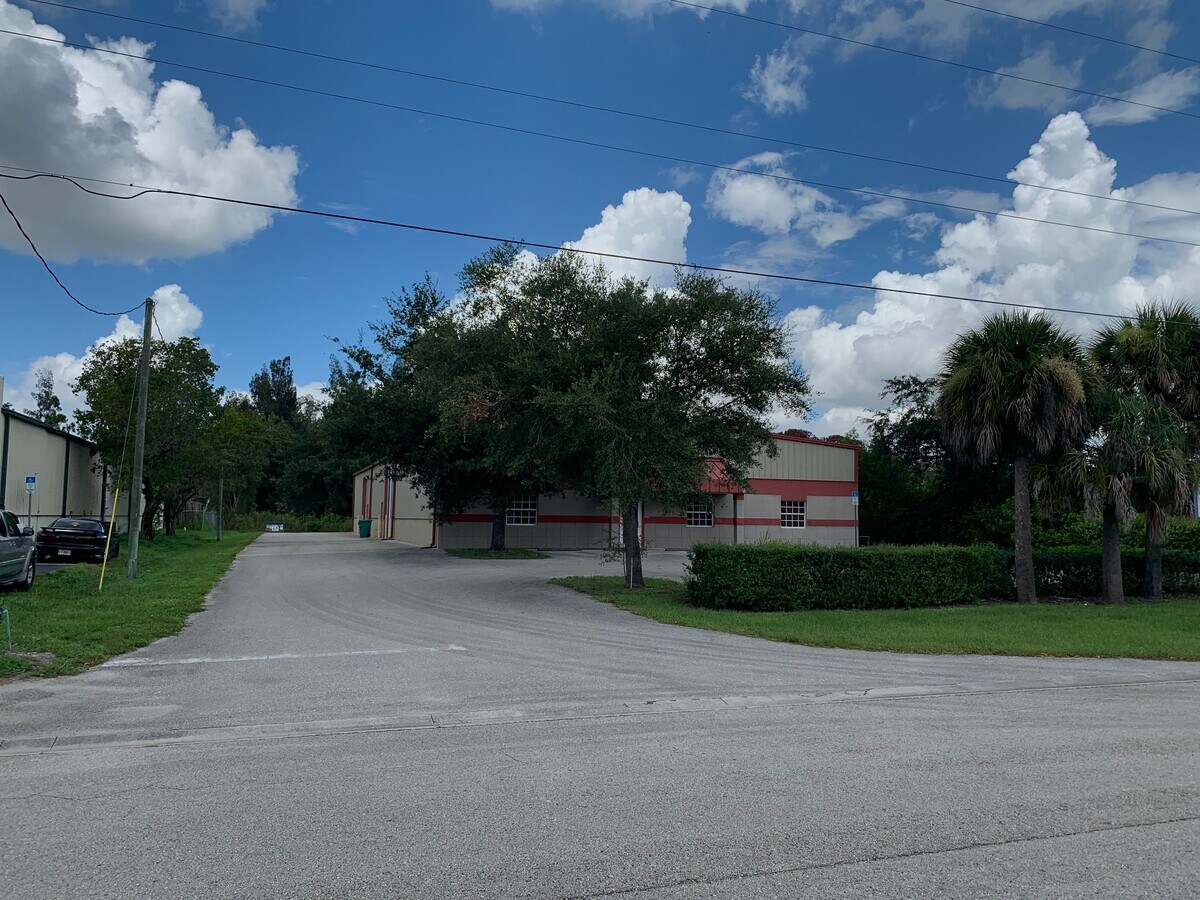 5750 Zip Dr, Fort Myers, FL 33905 | LoopNet