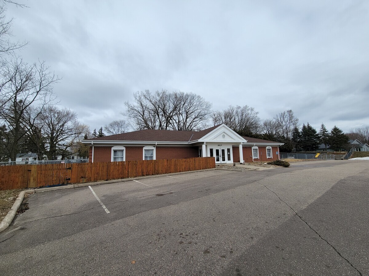 2617 Duluth St, Saint Paul, MN 55109 | LoopNet