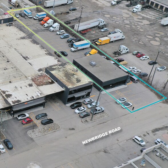 24 Newbridge Rd, Toronto, ON M8Z 2L7 | LoopNet