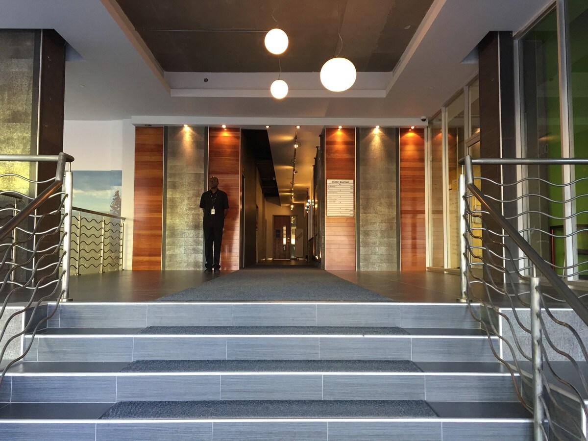 5000 Rue Buchan, Montréal, QC H4P 1P3 | LoopNet