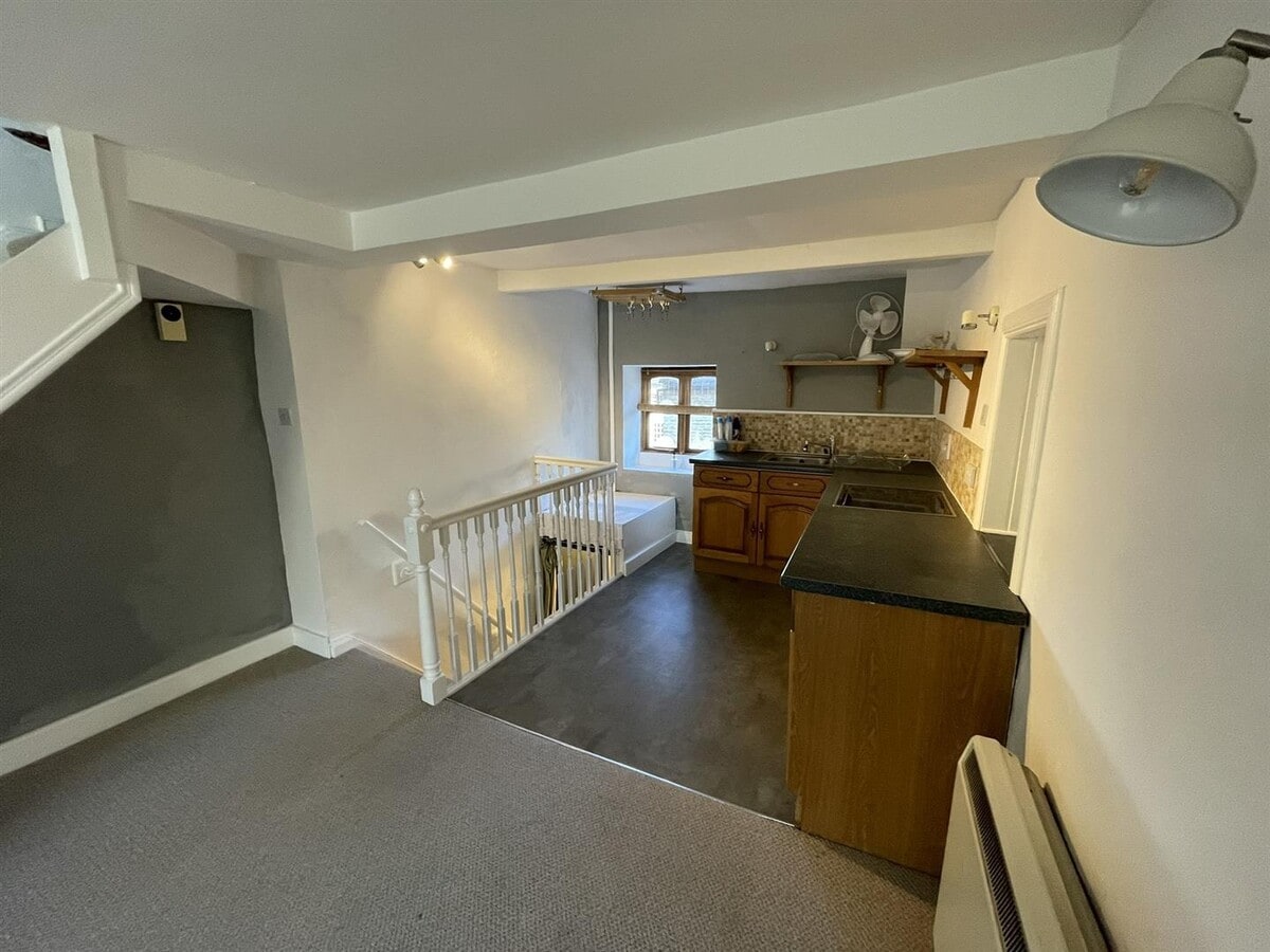 6 Middle Row, Chipping Norton, OXF OX7 5NH - Retail for Sale | LoopNet