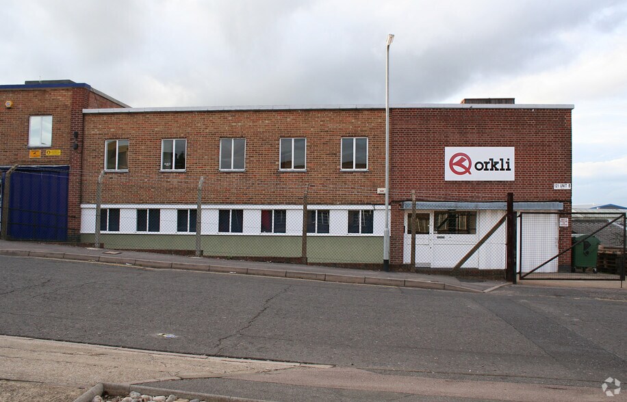 121 Roebuck Rd, Chessington, KT9 1EU | LoopNet