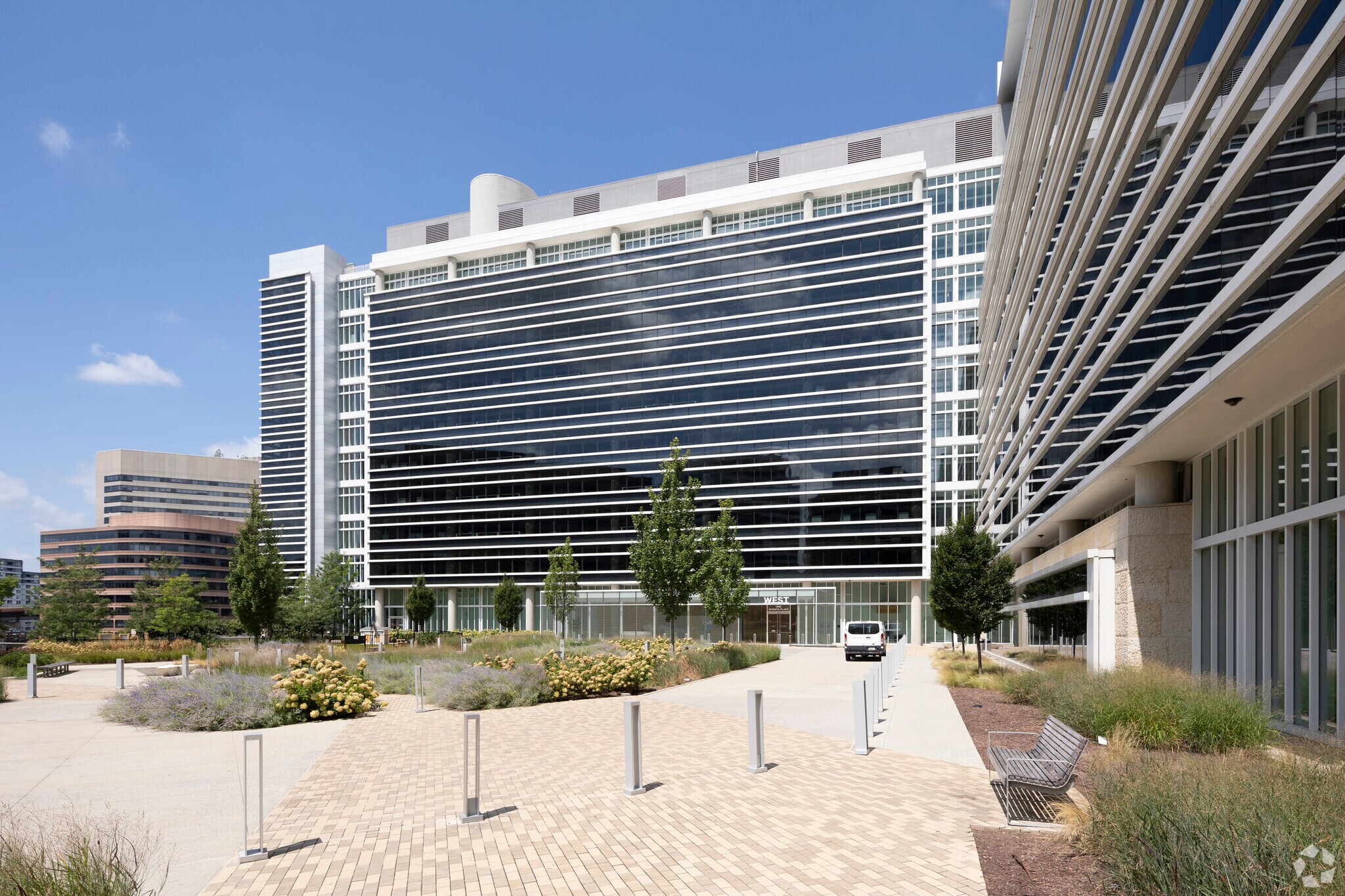 1 Inventa Pl, Silver Spring, MD 20910 - Inventa Towers | LoopNet